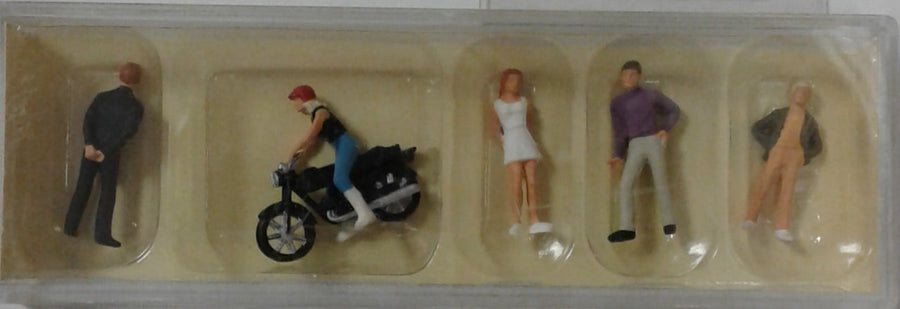 VOLLMER 2259 - YOUNG PEOPLE - HO SCALE PLASTIC MODEL FIGURES| Hobbyplex
