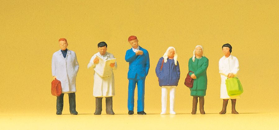 PREISER # 14071 - 'WAITING TRAVELLERS AT THE PLATFORM' - 1:87/HO SCALE ...